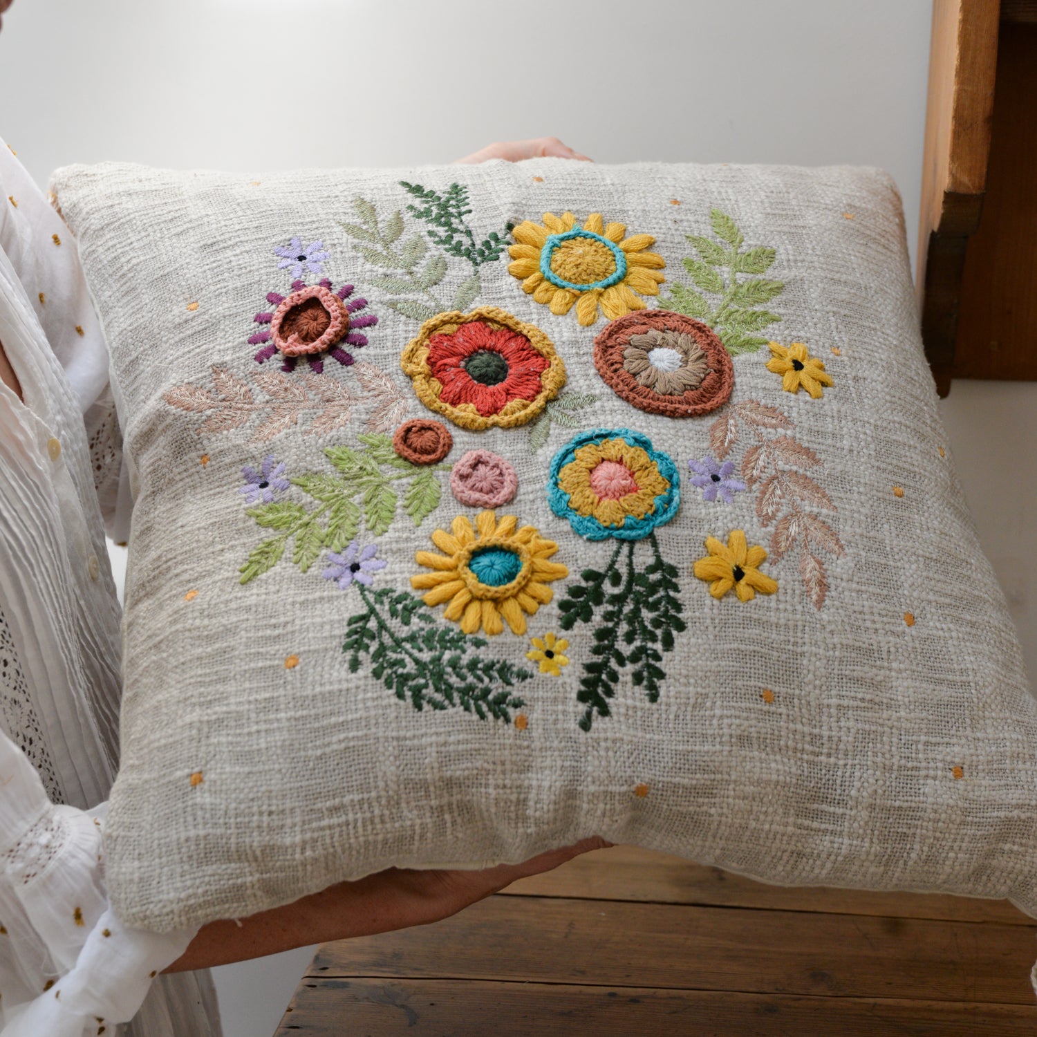 Pico Floral Embroidered Cushion – Mon Pote