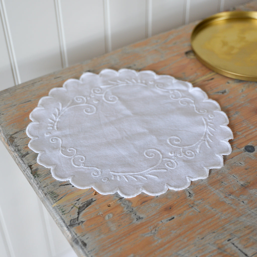 Bread Napkin Round w Embroidery – Mon Pote